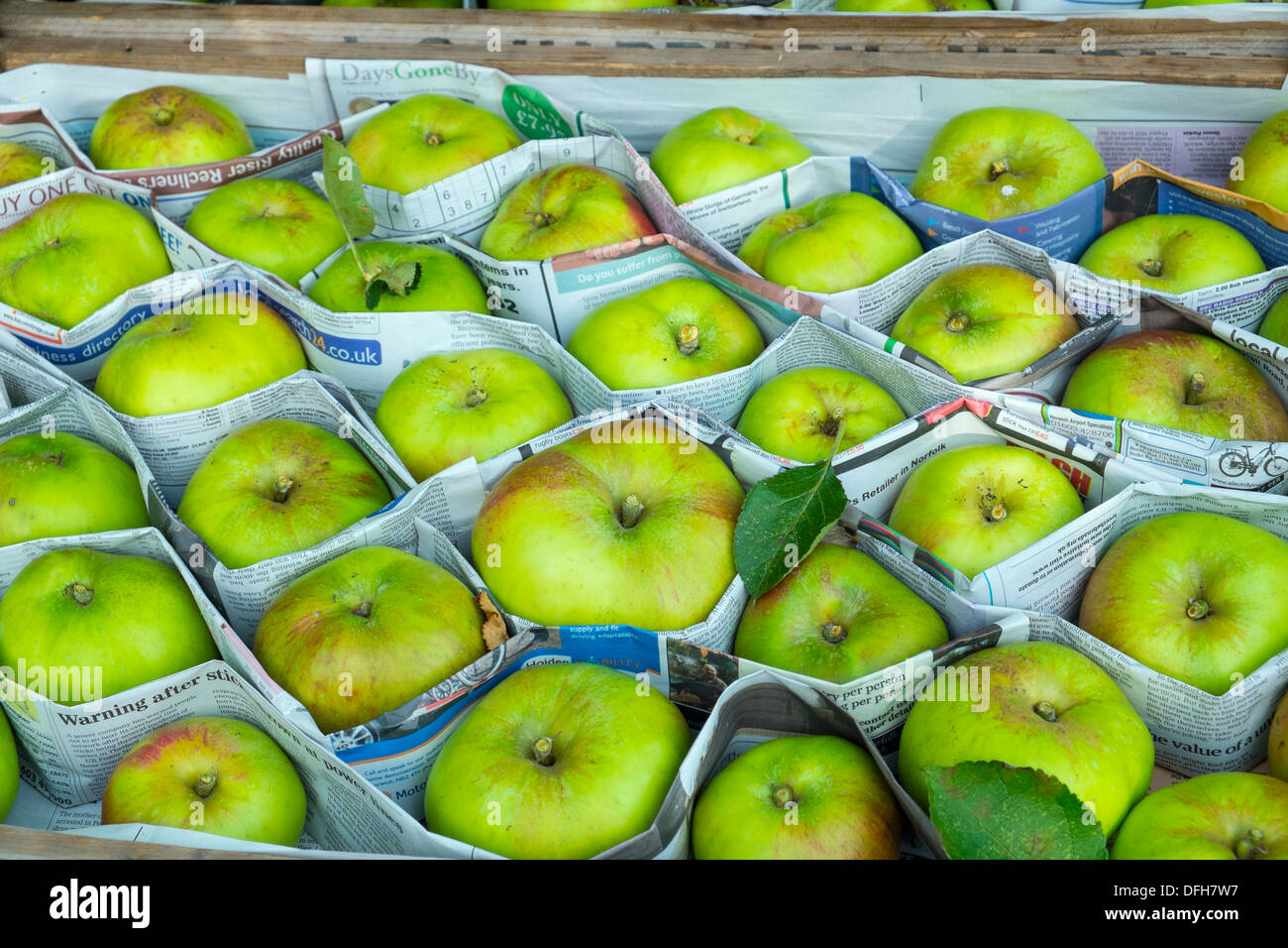 Storing apples hi-res stock photography and images - Alamy