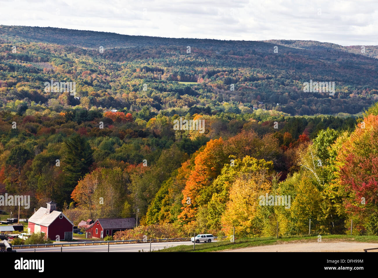 Fall foliage in Franconia Notch, New Hampshire, a natural pass in the ...