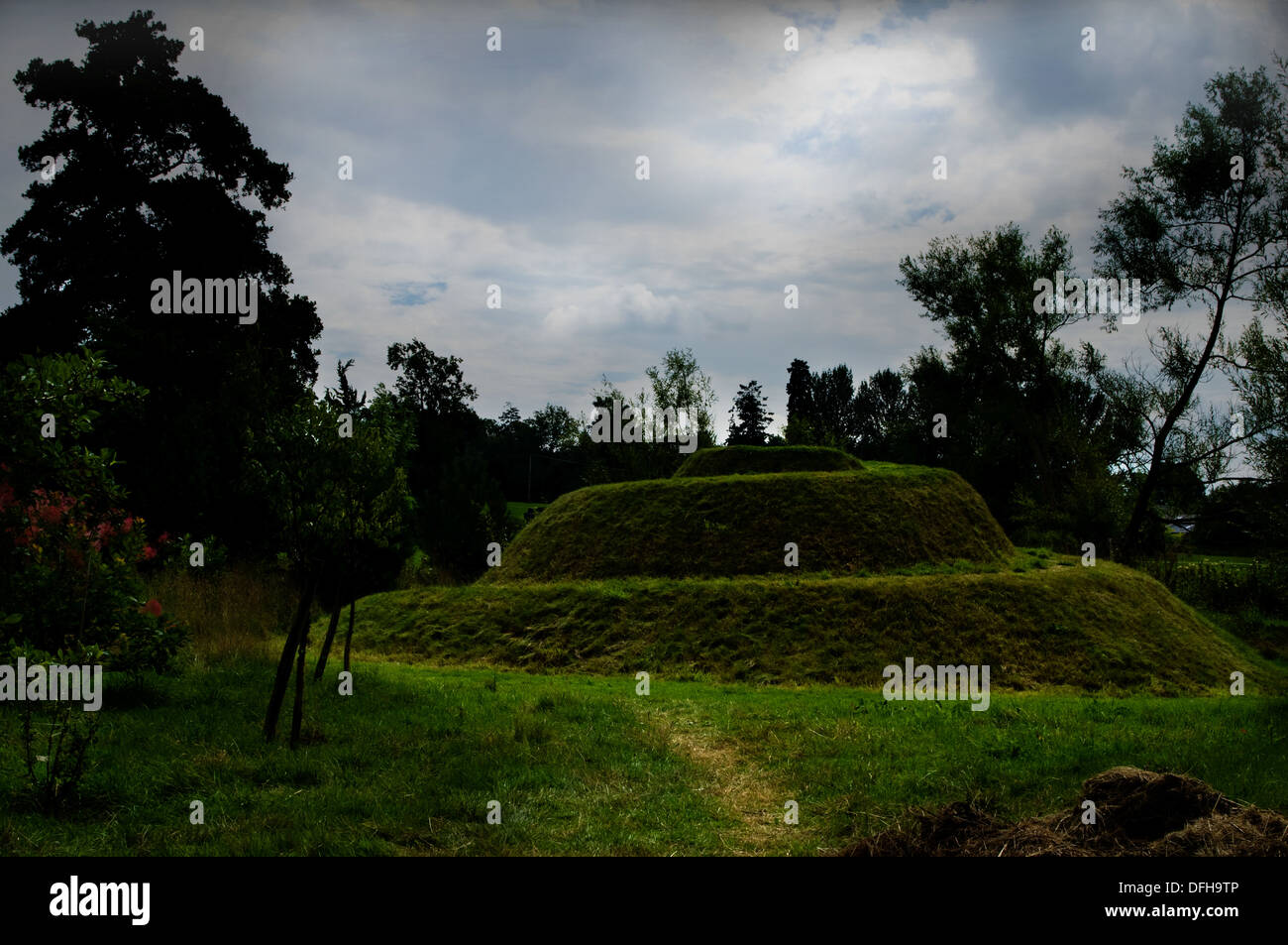 Spiral mound hi-res stock photography and images - Alamy