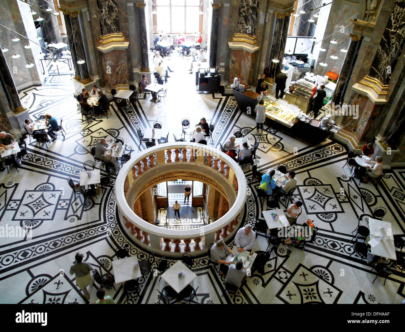 Museum wien senior hi-res stock photography and images - Alamy