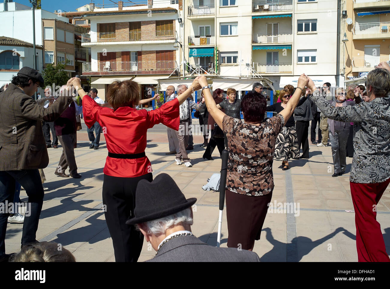 Sardanas hi-res stock photography and images - Alamy