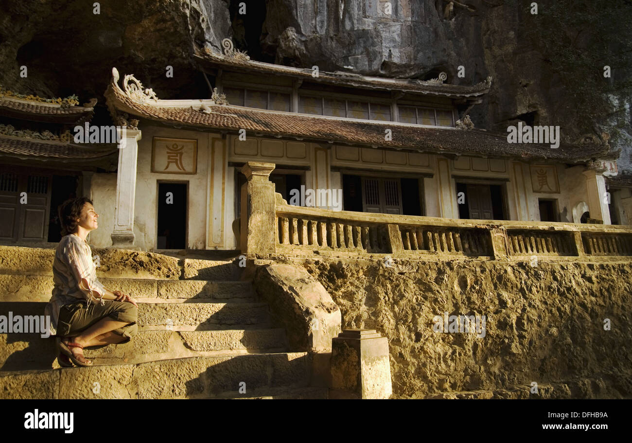 Bich dong cave hi-res stock photography and images - Alamy