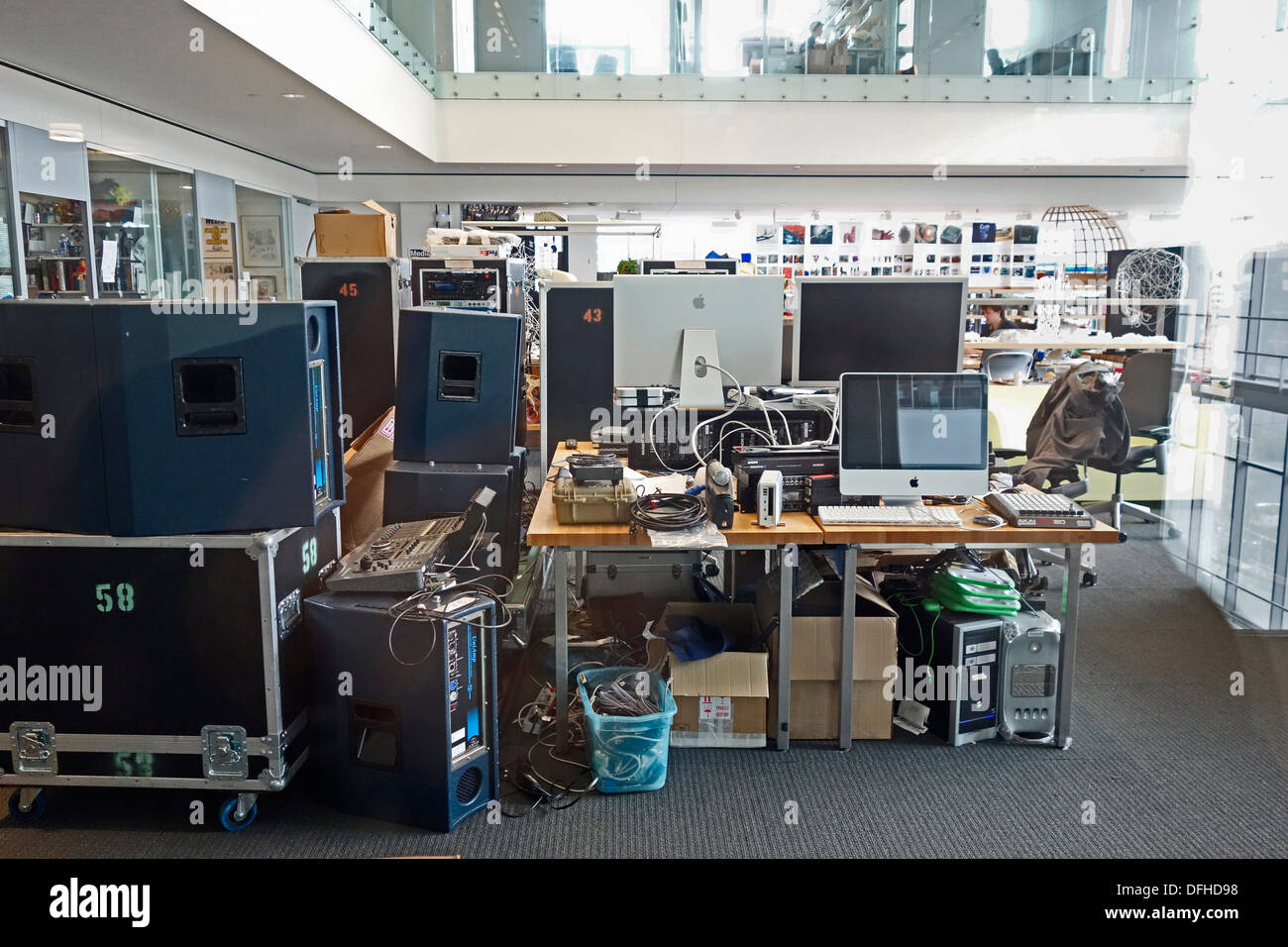 Mit lab hi-res stock photography and images - Alamy