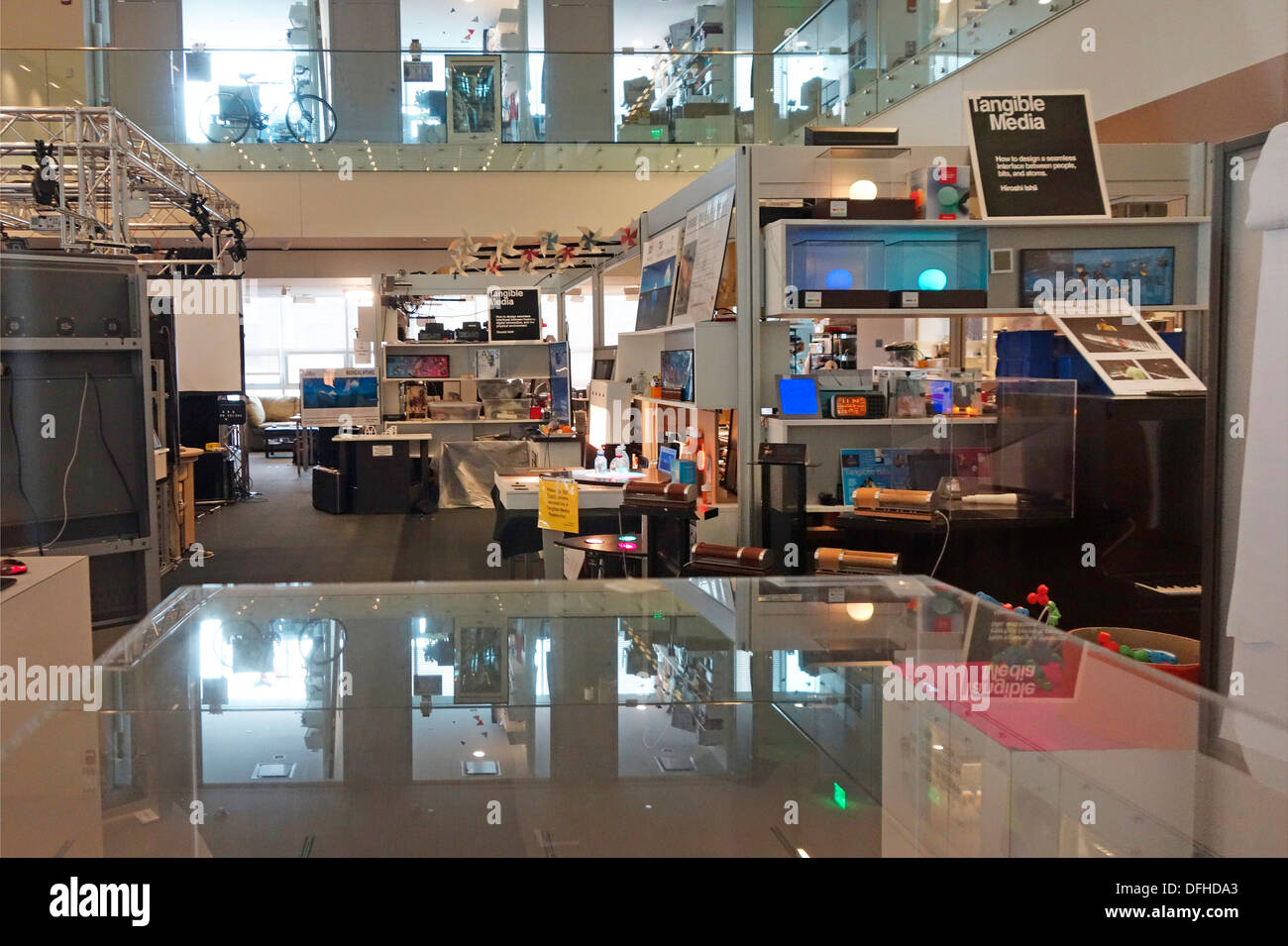 Mit lab hi-res stock photography and images - Alamy