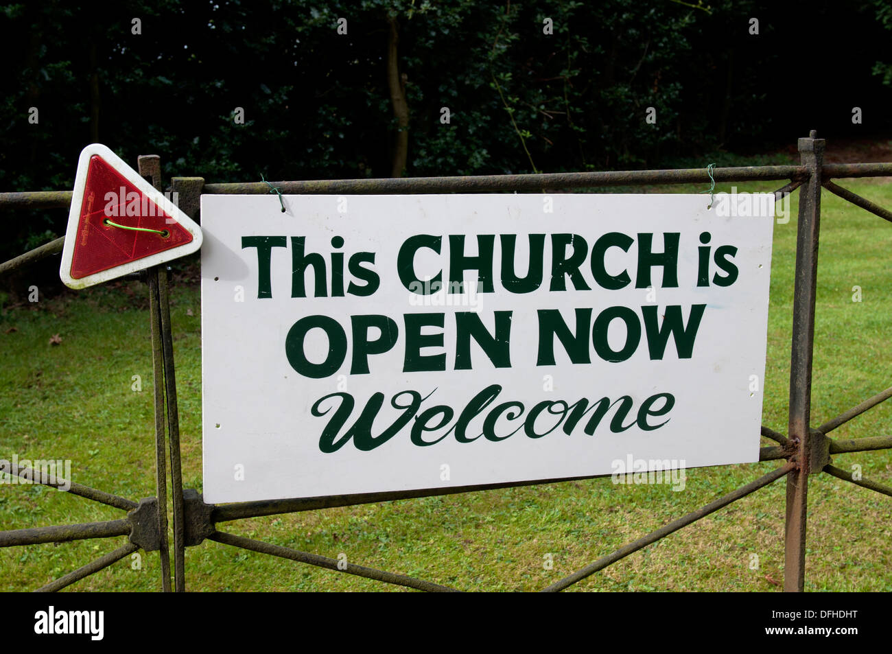 Church open sign hi-res stock photography and images - Alamy