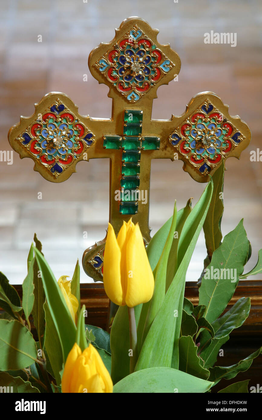 Easter cross with spring flowers Stock Photo - Alamy