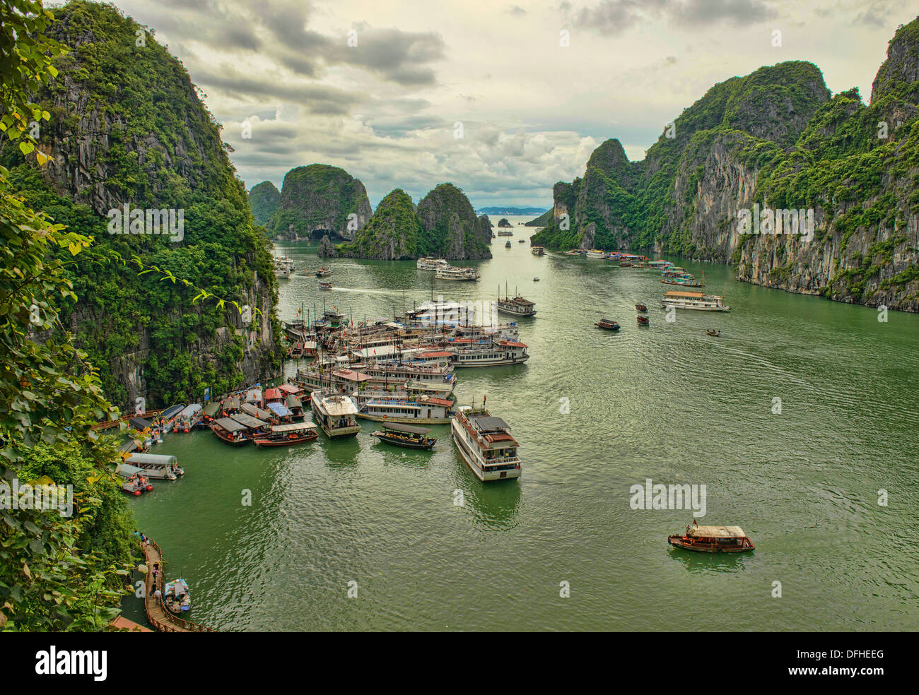 traditional junks sailing in Halong Bay, Vietnam Stock Photo - Alamy