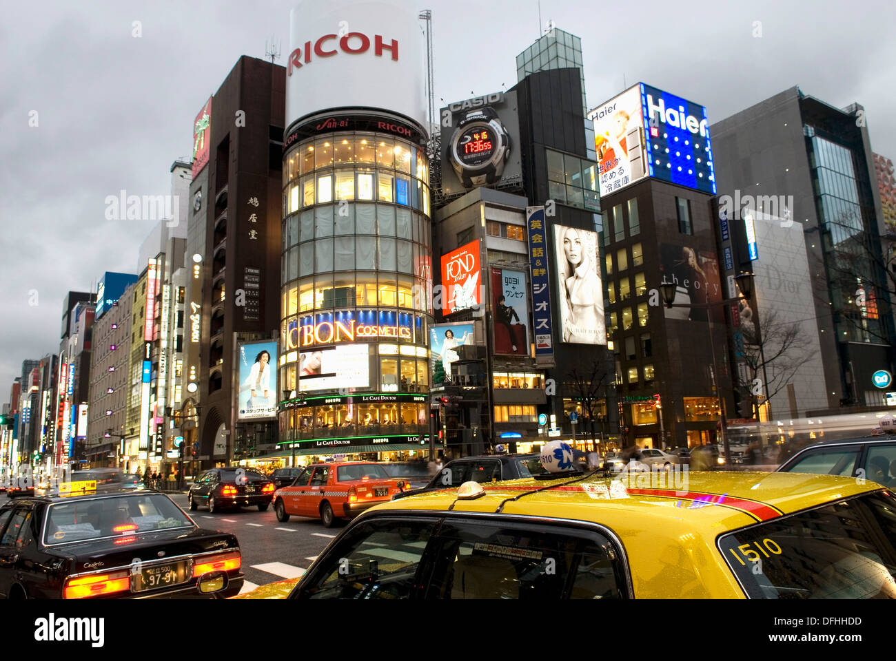 Quartier de ginza hi-res stock photography and images - Alamy