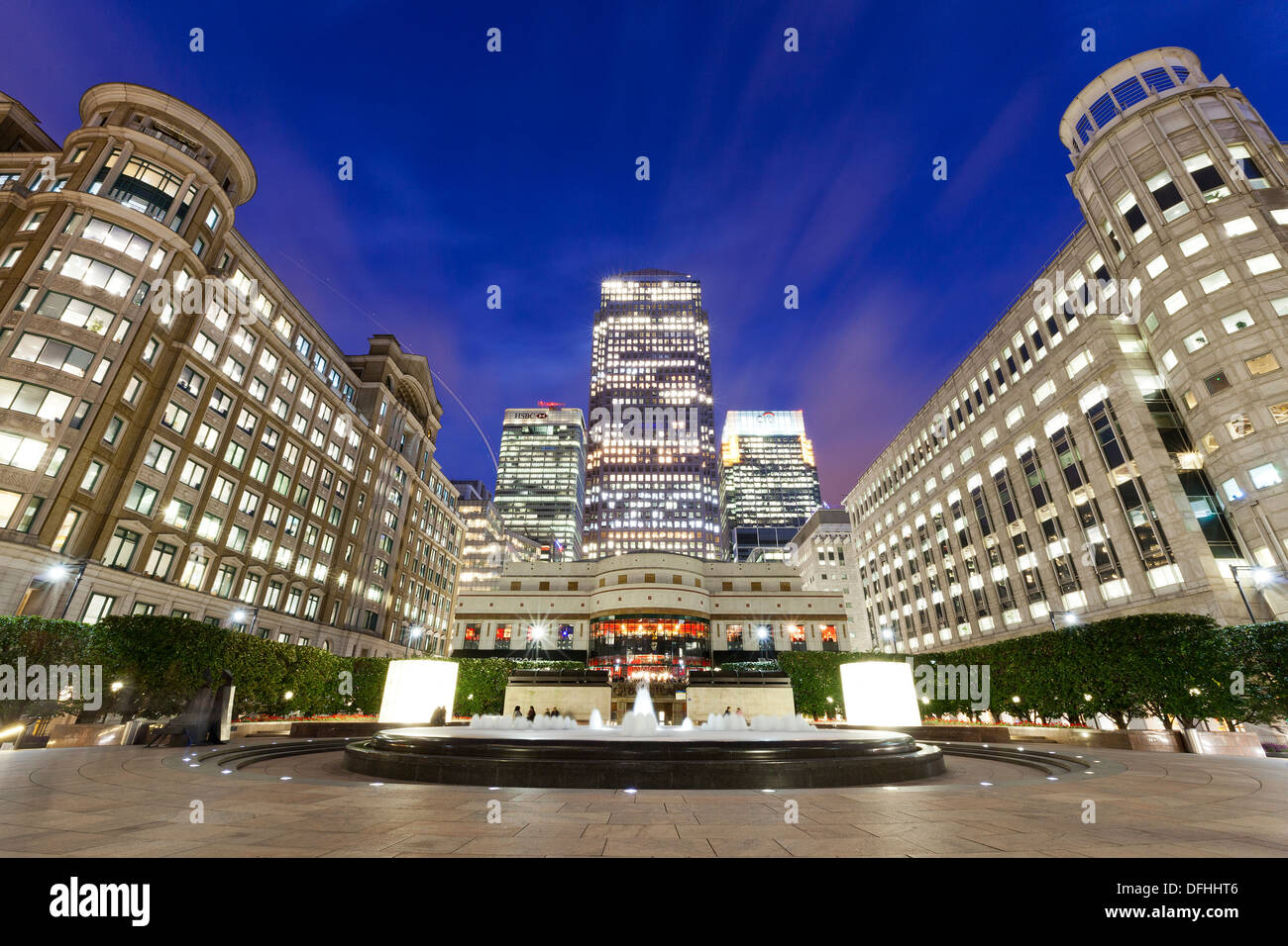 Cabot square fountain hi-res stock photography and images - Alamy