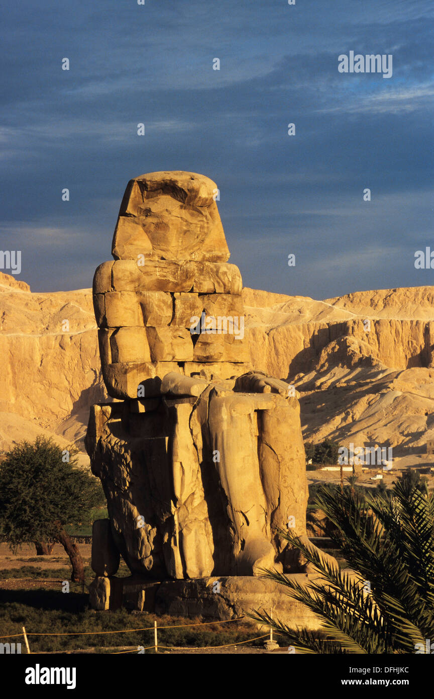 Egypt memnon colossus hi-res stock photography and images - Alamy