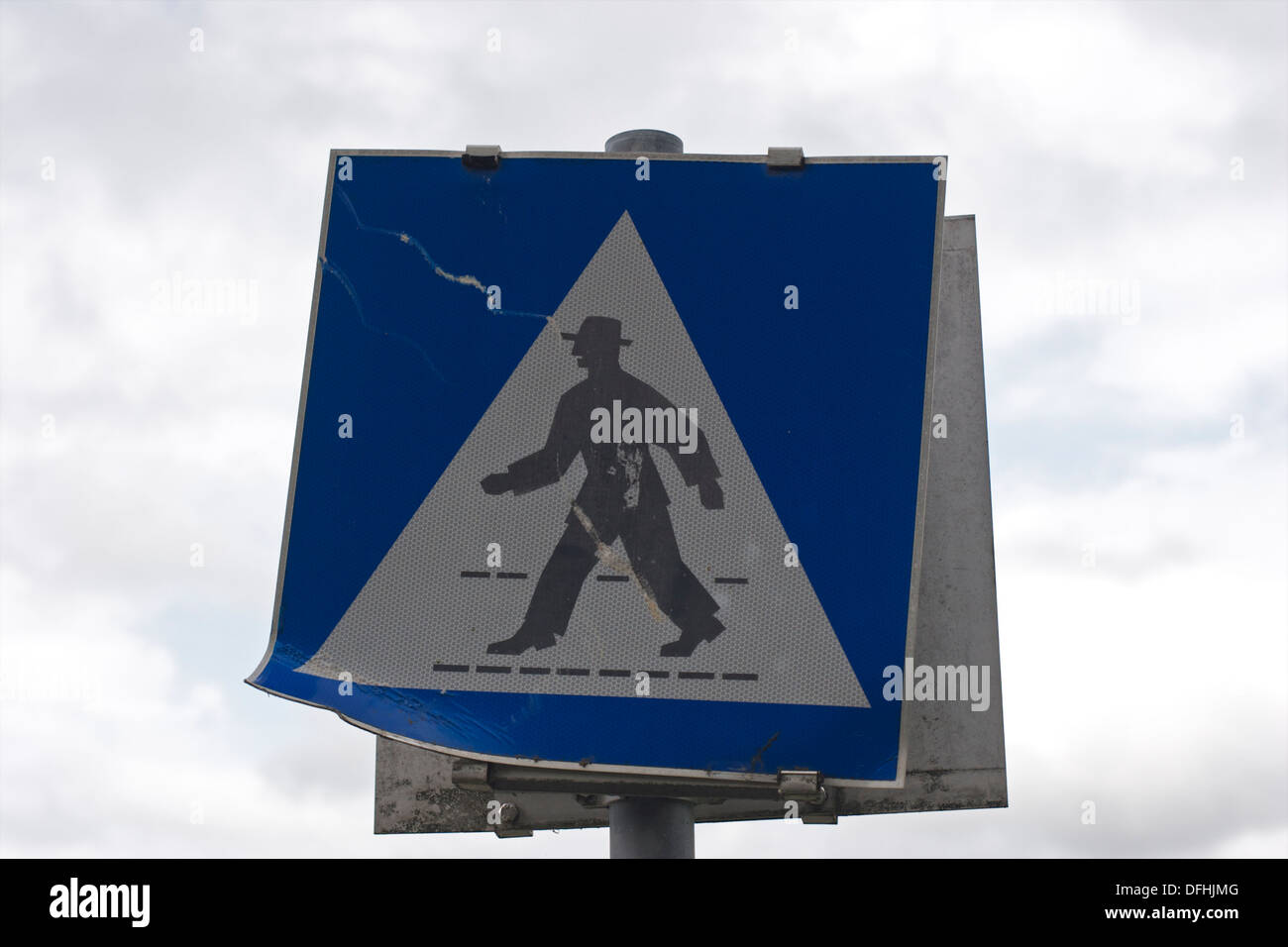 Reflective pedestrian sign hi-res stock photography and images - Alamy