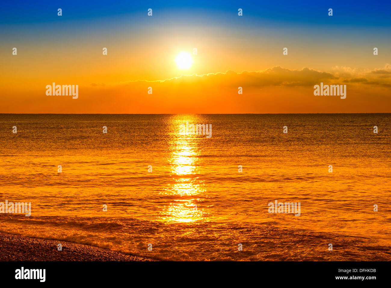 Beautiful beach sunset ocean hi-res stock photography and images - Alamy