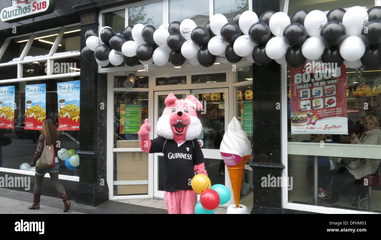 Guinness logo hi-res stock photography and images - Alamy