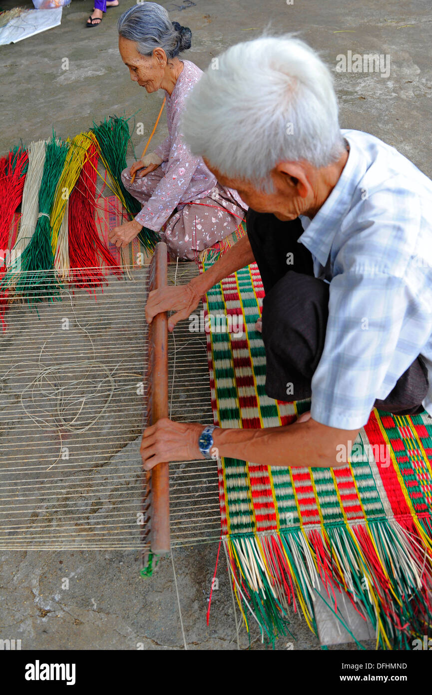 Elderly Vietnamese hand making colourful reed floor mats Stock Photo ...