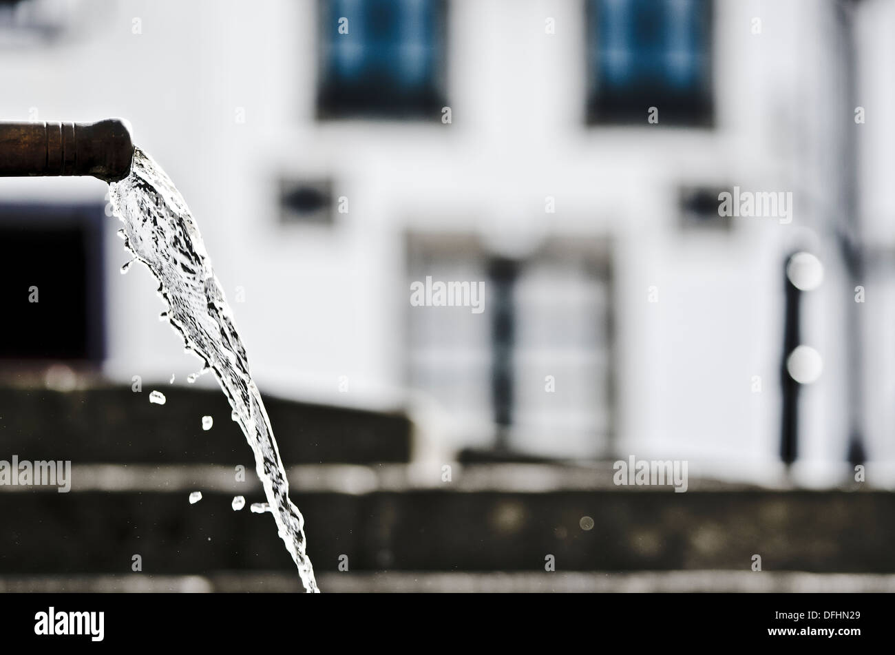 Water falling stone hi-res stock photography and images - Alamy