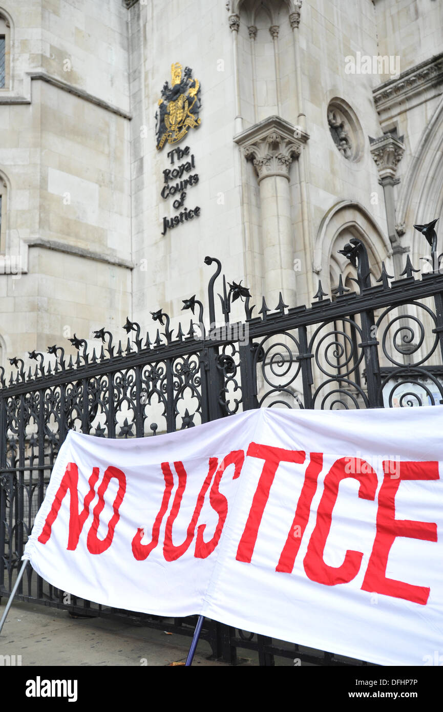 Outside the high court in london hi-res stock photography and images ...