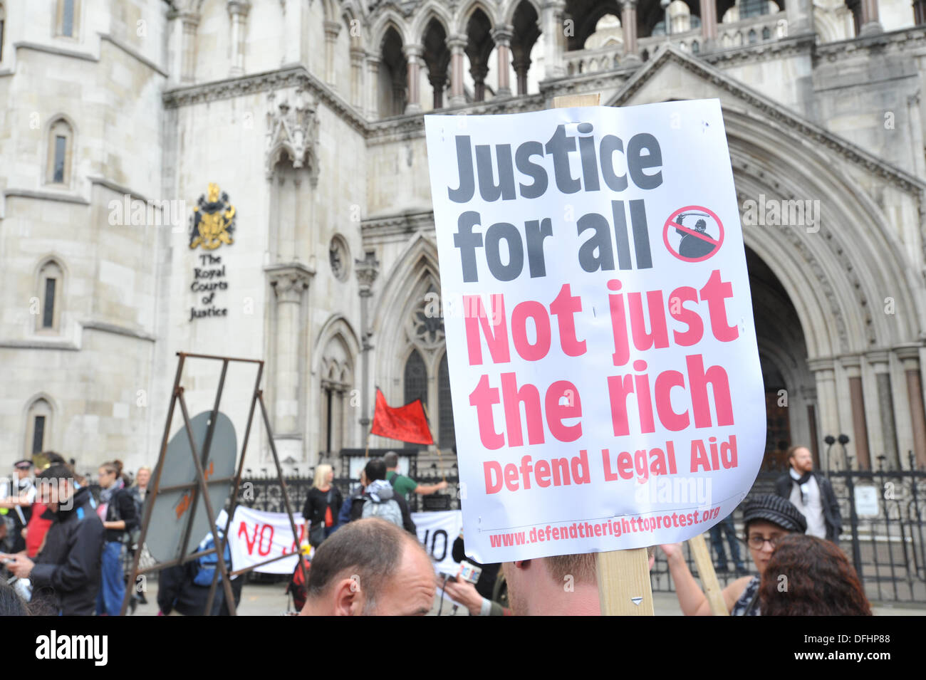 Outside the high court in london hi-res stock photography and images ...