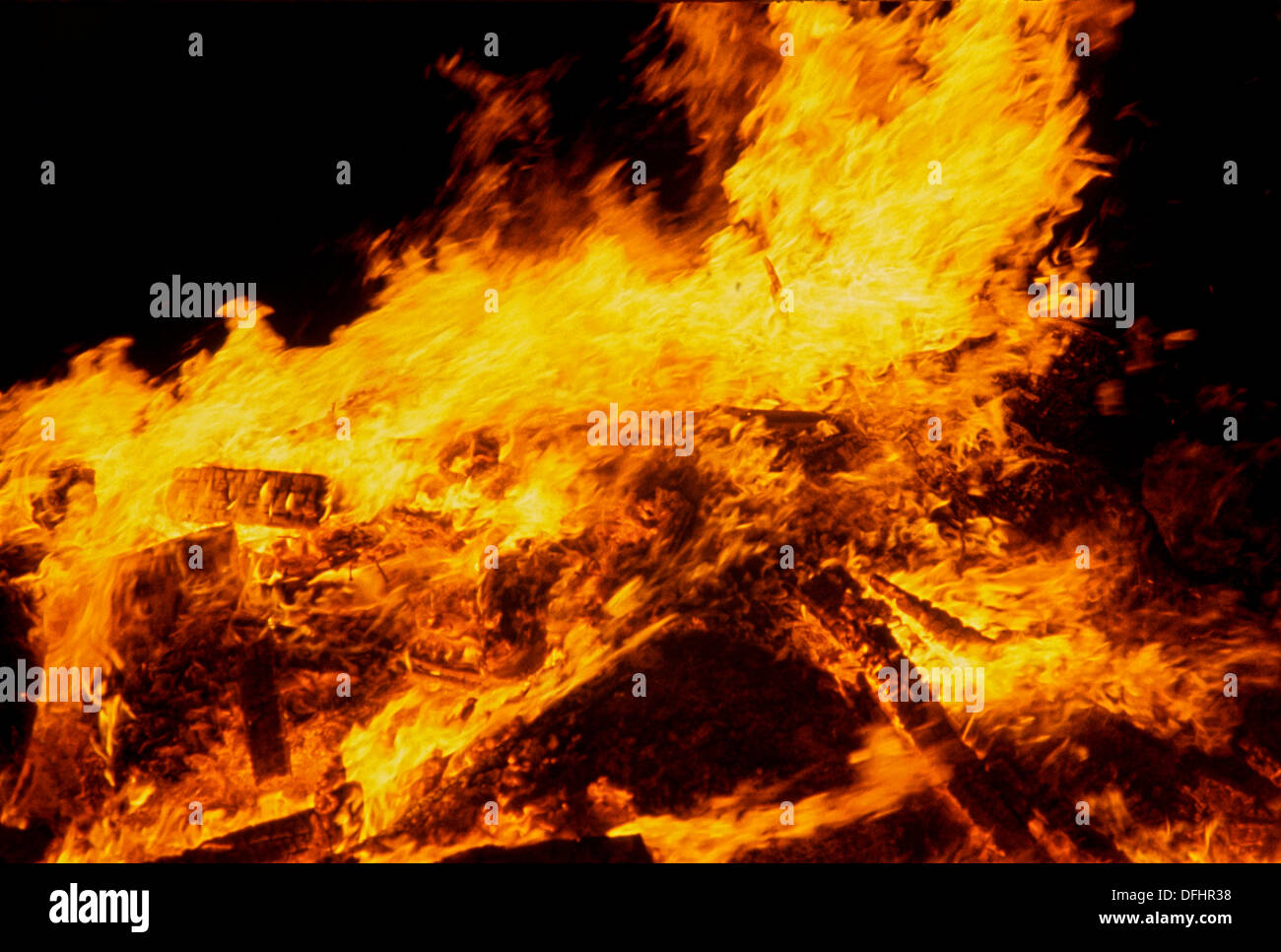 Bonfire hi-res stock photography and images - Alamy