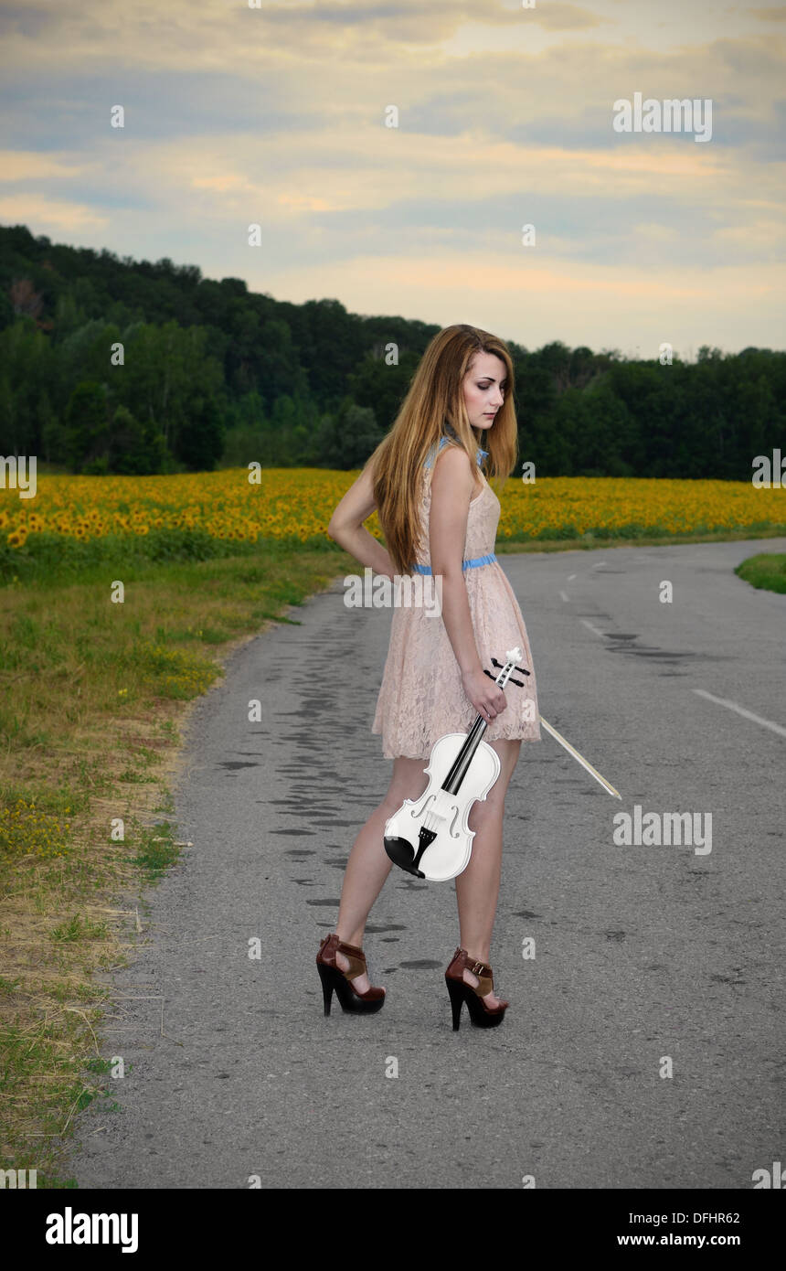 Country violin music hi-res stock photography and images - Alamy