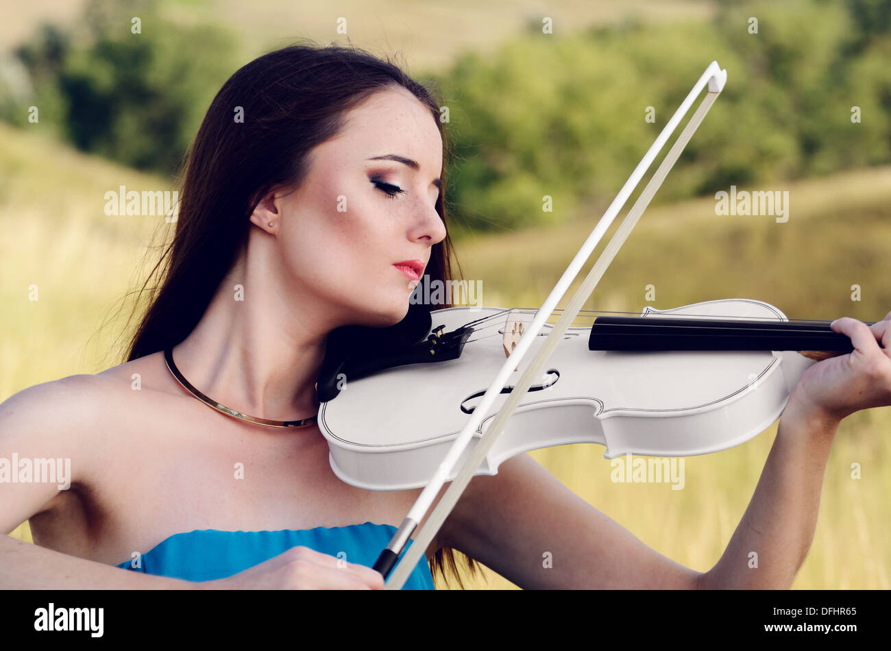 Woman playing the fiddle hi-res stock photography and images - Alamy