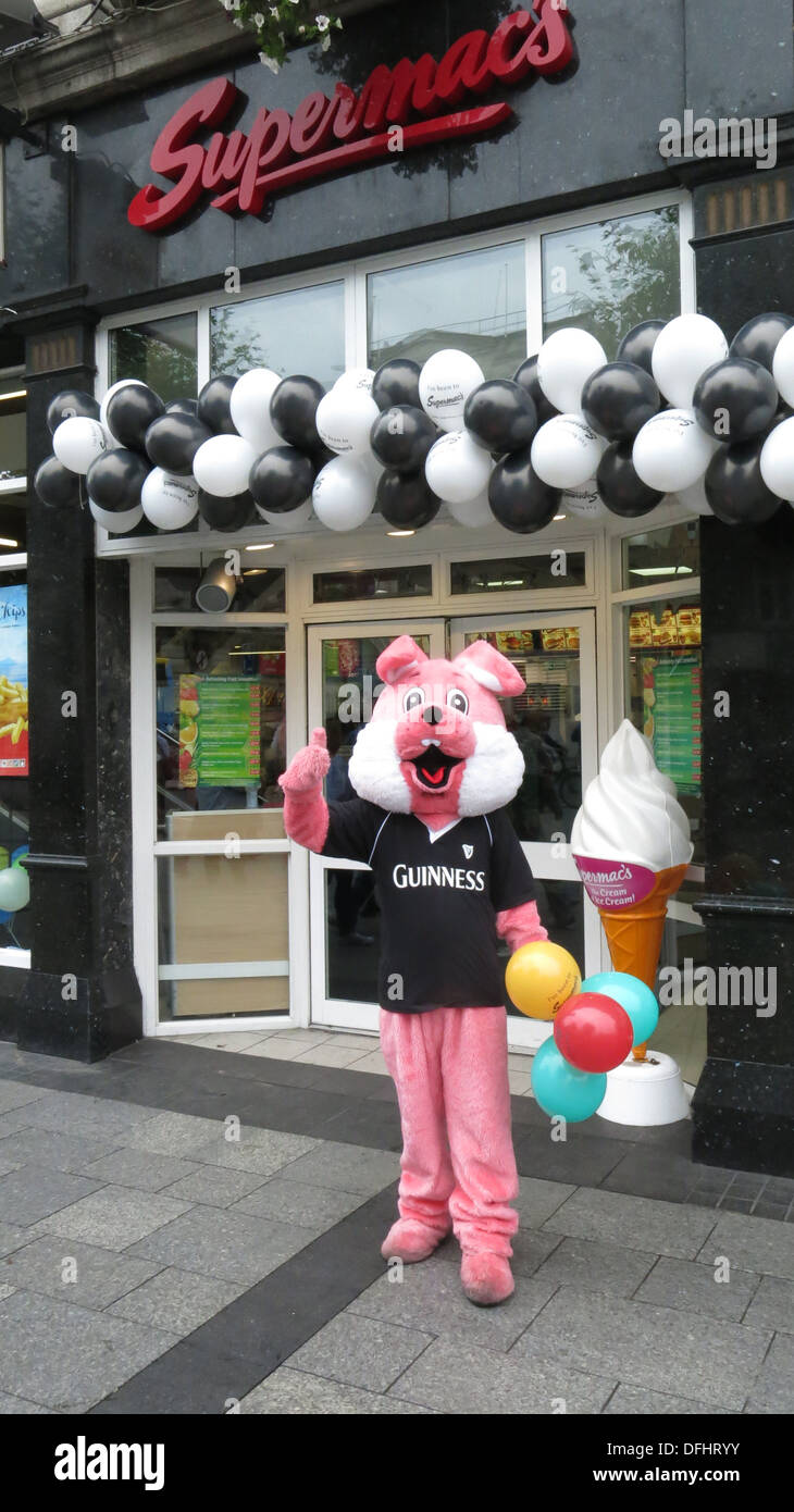 Guinness logo hi-res stock photography and images - Alamy