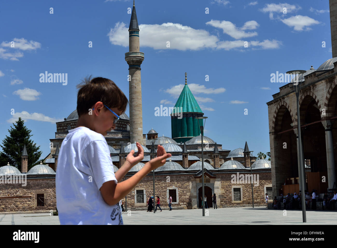 Muslim children praying hi-res stock photography and images - Alamy