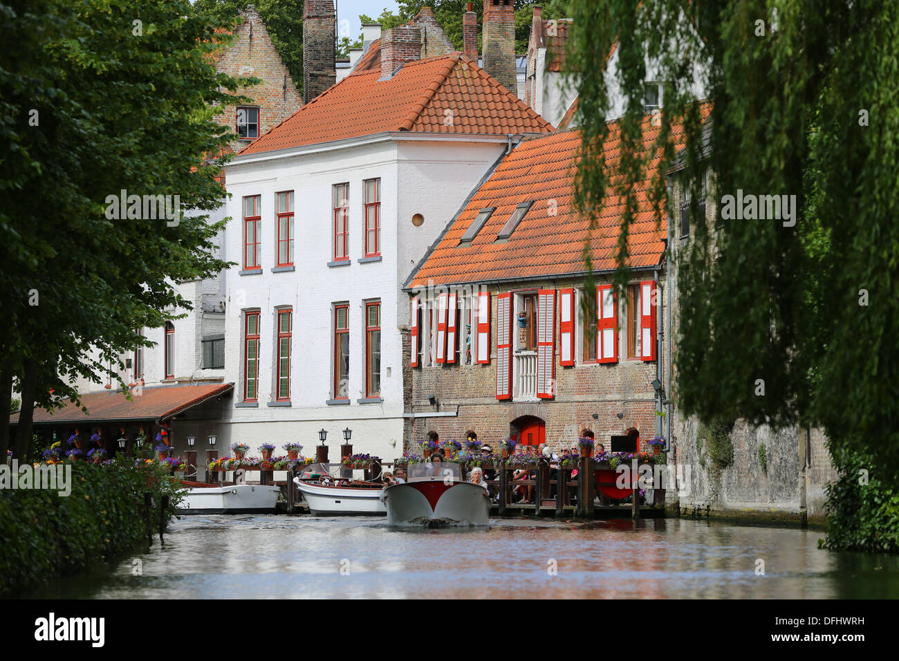 Canal side buildings hi-res stock photography and images - Alamy