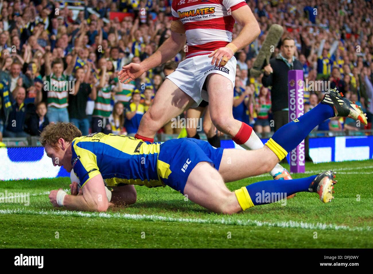 Manchester, UK. 05th Oct, 2013. Warrington Wolves wing Joel Monaghan ...