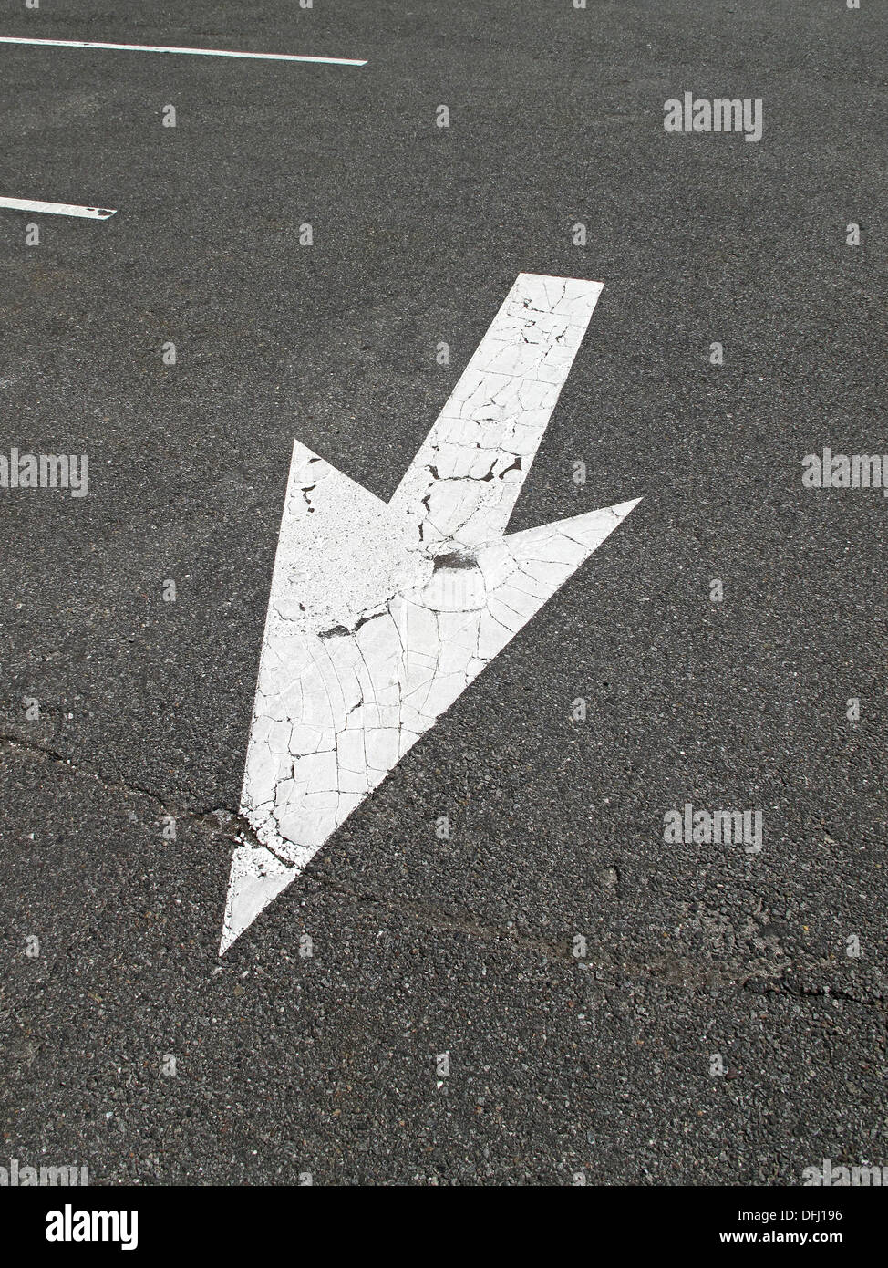 Traffic sign arrow pointing down hi-res stock photography and images ...