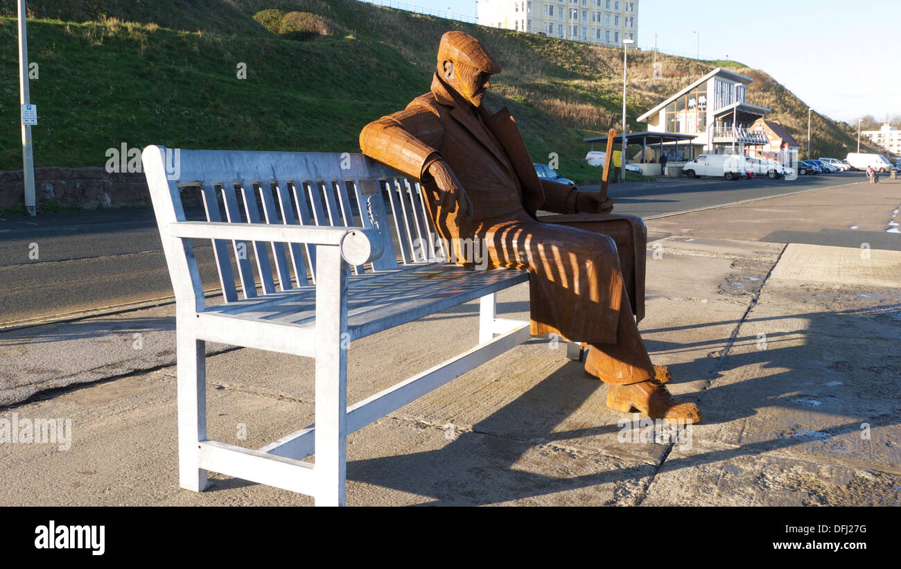 Scarborough man on bench hi-res stock photography and images - Alamy