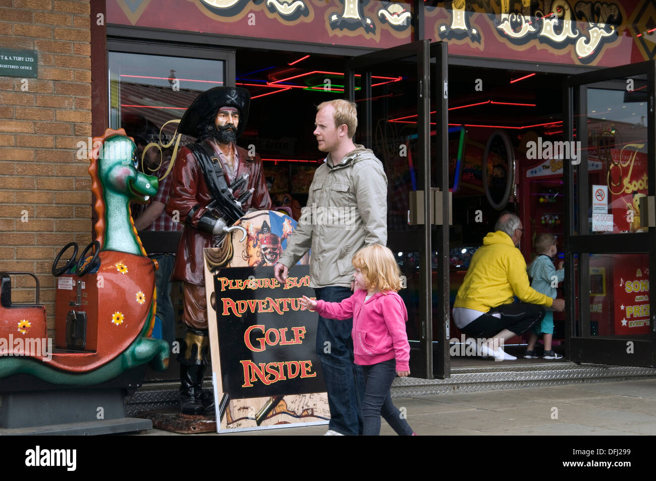 Whitby Amusements High Resolution Stock Photography and Images - Alamy