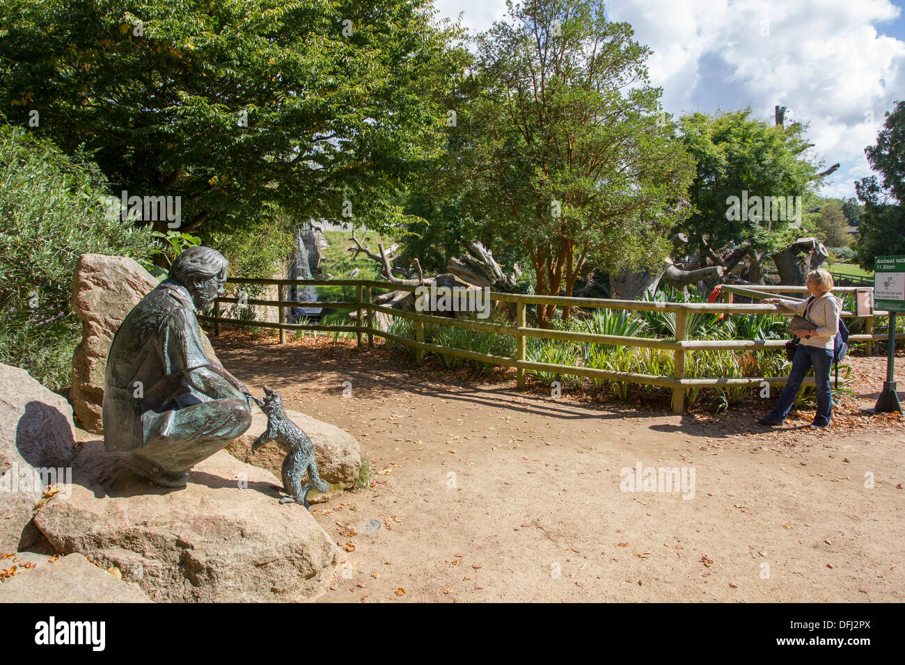 Jersey zoo durrell statue hi-res stock photography and images - Alamy