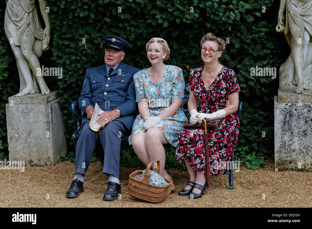 Sergeant Jeff Mussell with Georgina centre and mother Lynsey help ...