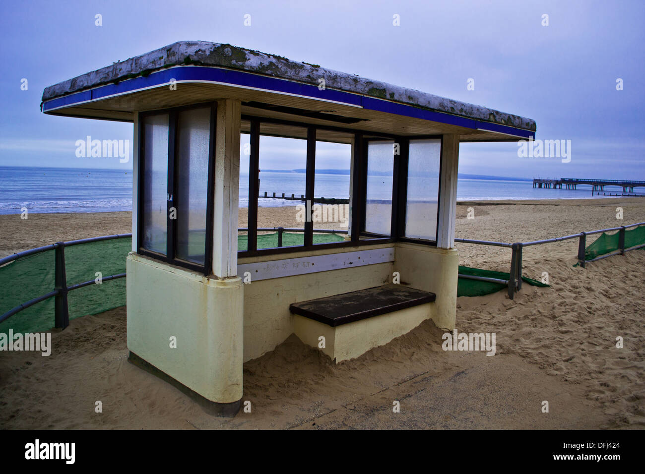 Seafront seating hi-res stock photography and images - Alamy