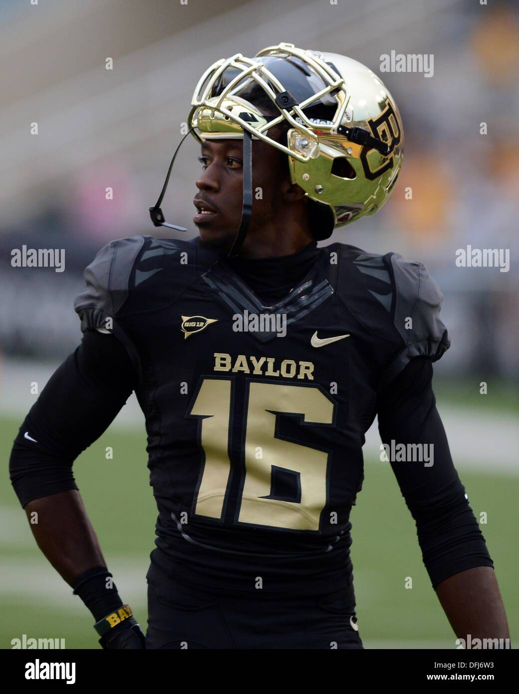 Waco, TX, USA. 05th Oct, 2013. Oct 5, 2013. WR Tevin Reese #16 of the ...