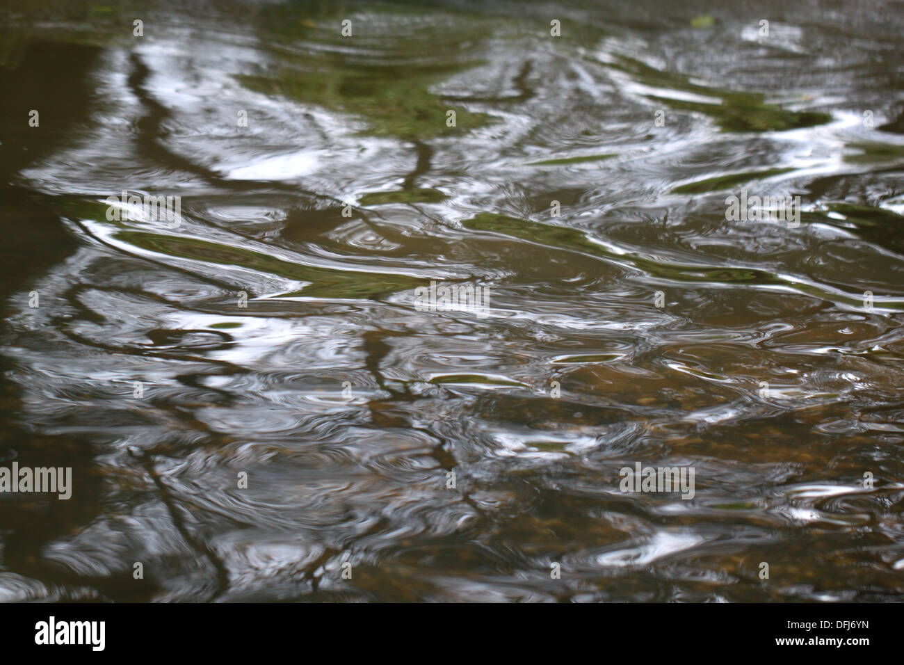 Water ripples reflection blue white circle hi-res stock photography and ...