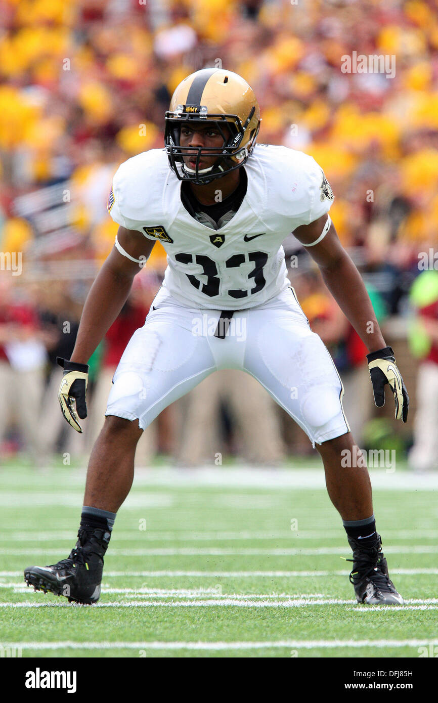 Chestnut Hill, Massachusetts, USA. 5th Oct, 2013. Army Black Knights ...