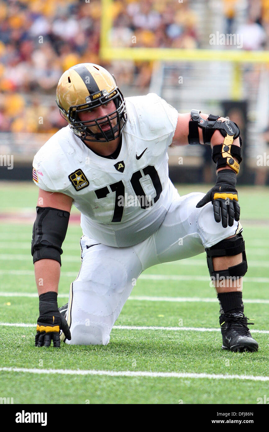 Chestnut Hill, Massachusetts, USA. 5th Oct, 2013. Army Black Knights ...