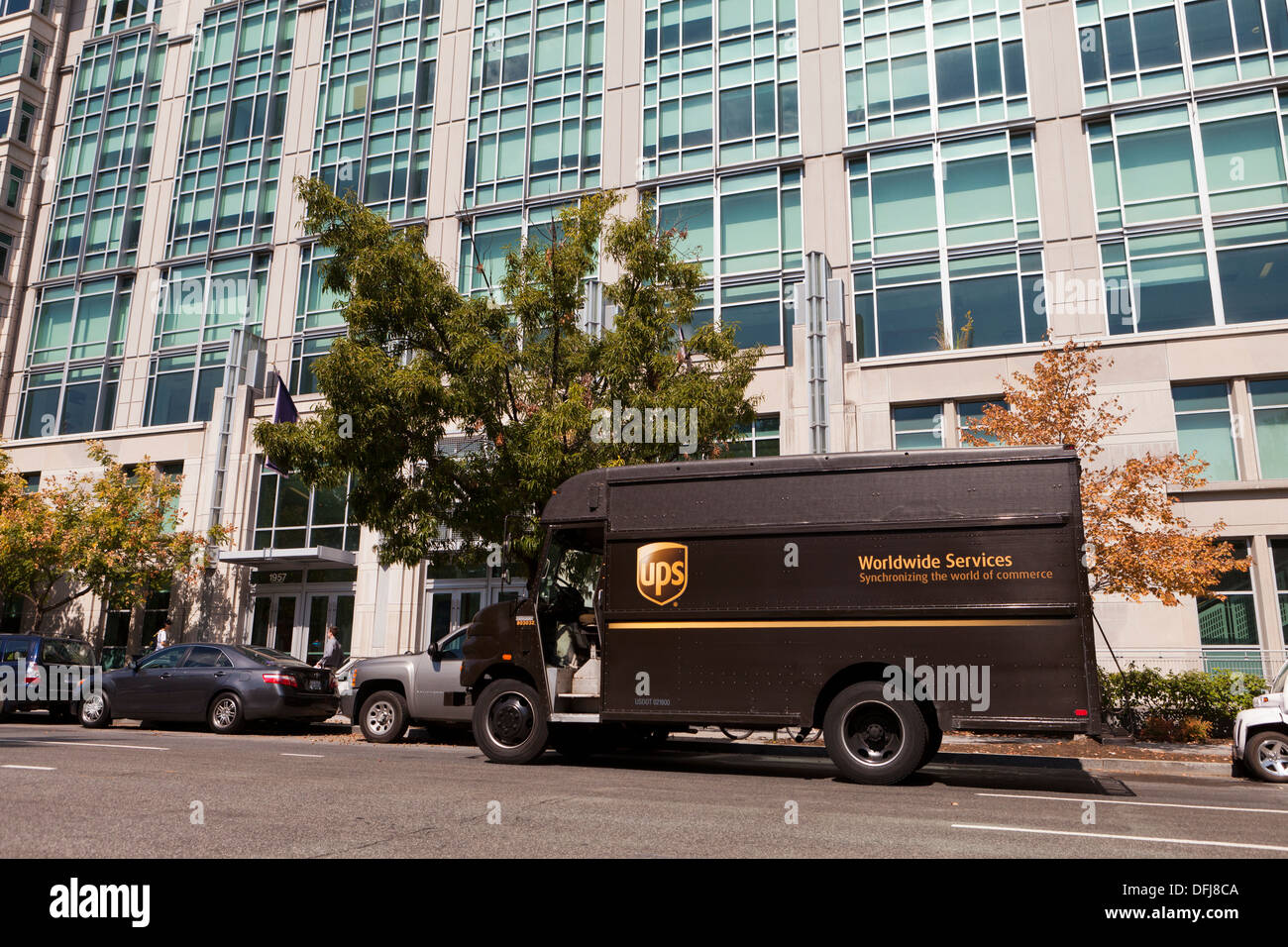 Ups parked truck hi-res stock photography and images - Alamy