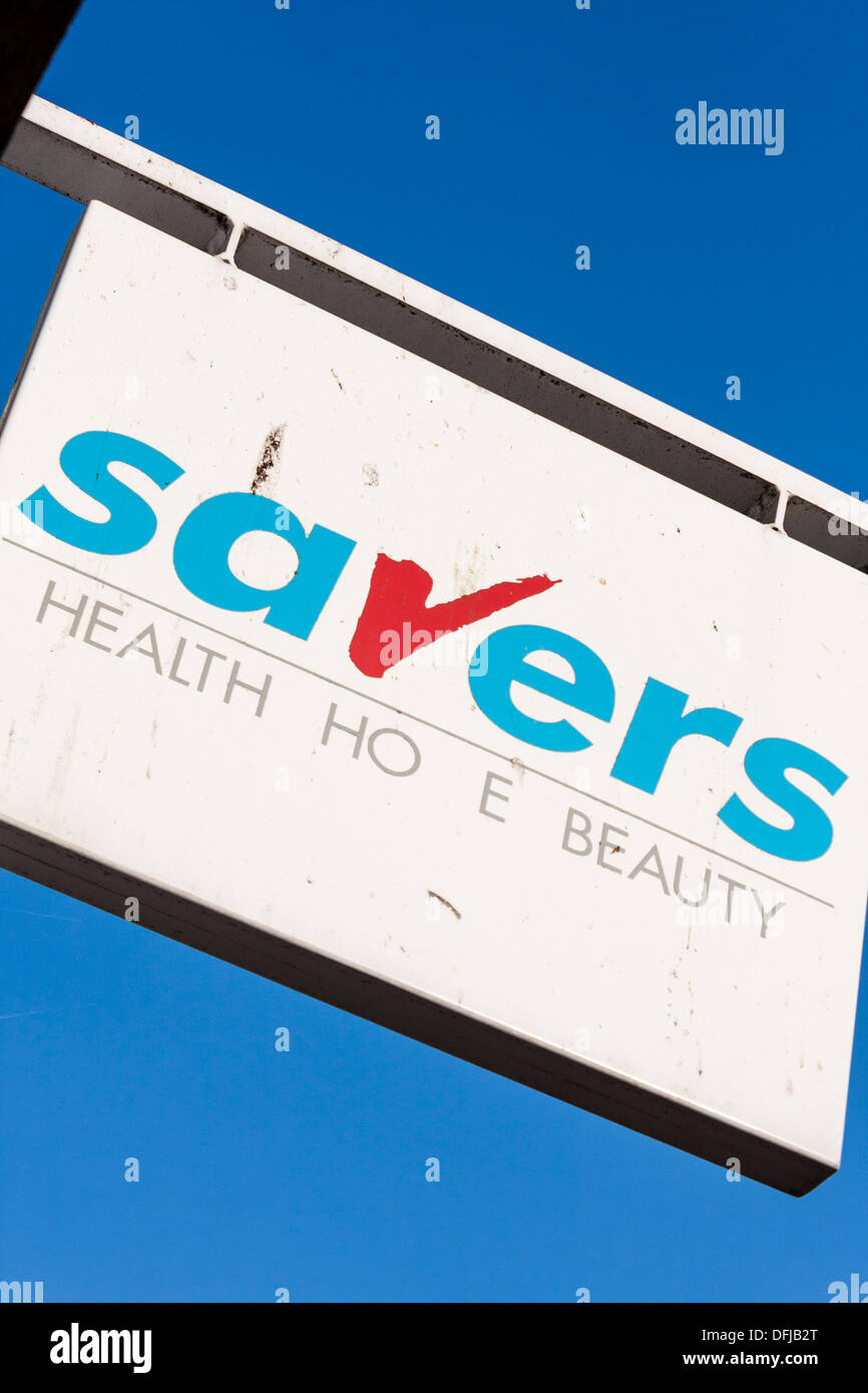 Savers sign hi-res stock photography and images - Alamy