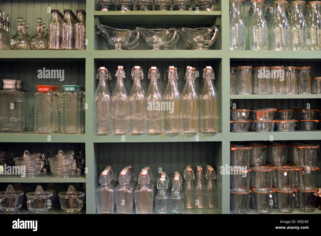 Kitchen utensils display store hi-res stock photography and images - Alamy