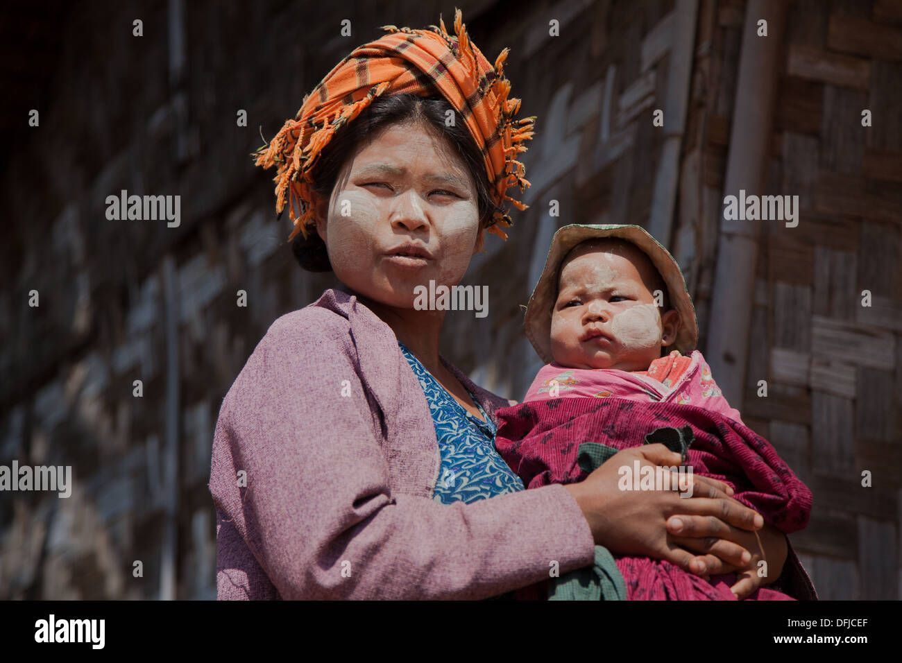 A Myanmar mother and child in traditional Pa-O attire Stock Photo - Alamy