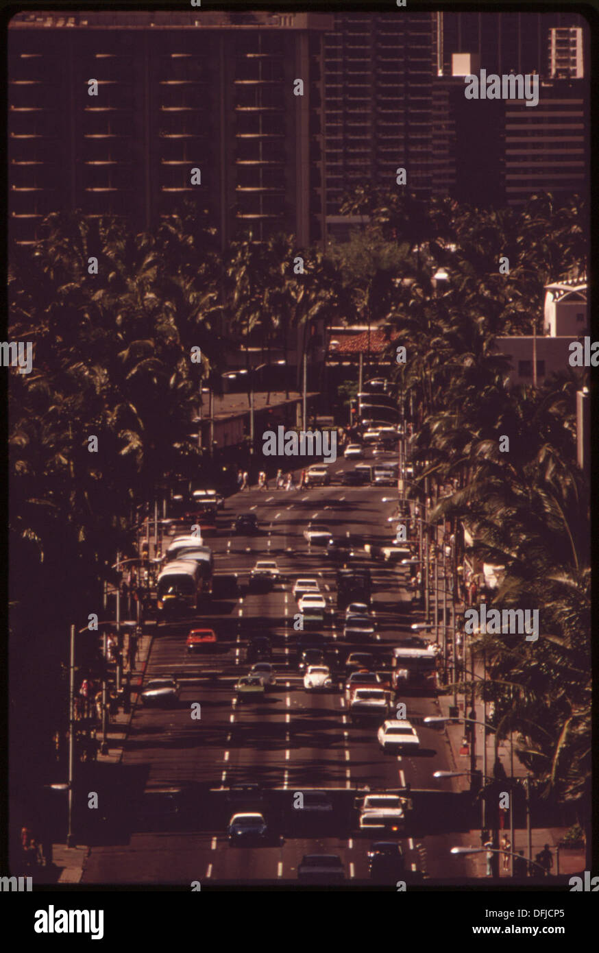 Kalakaua avenue main street waikiki hi-res stock photography and images ...