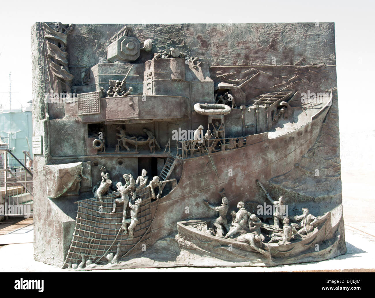 MEDWAY; CHATHAM; HISTORIC DOCKYARD; HOMAGE TO THE NAVY BY KENNETH POTTS ...