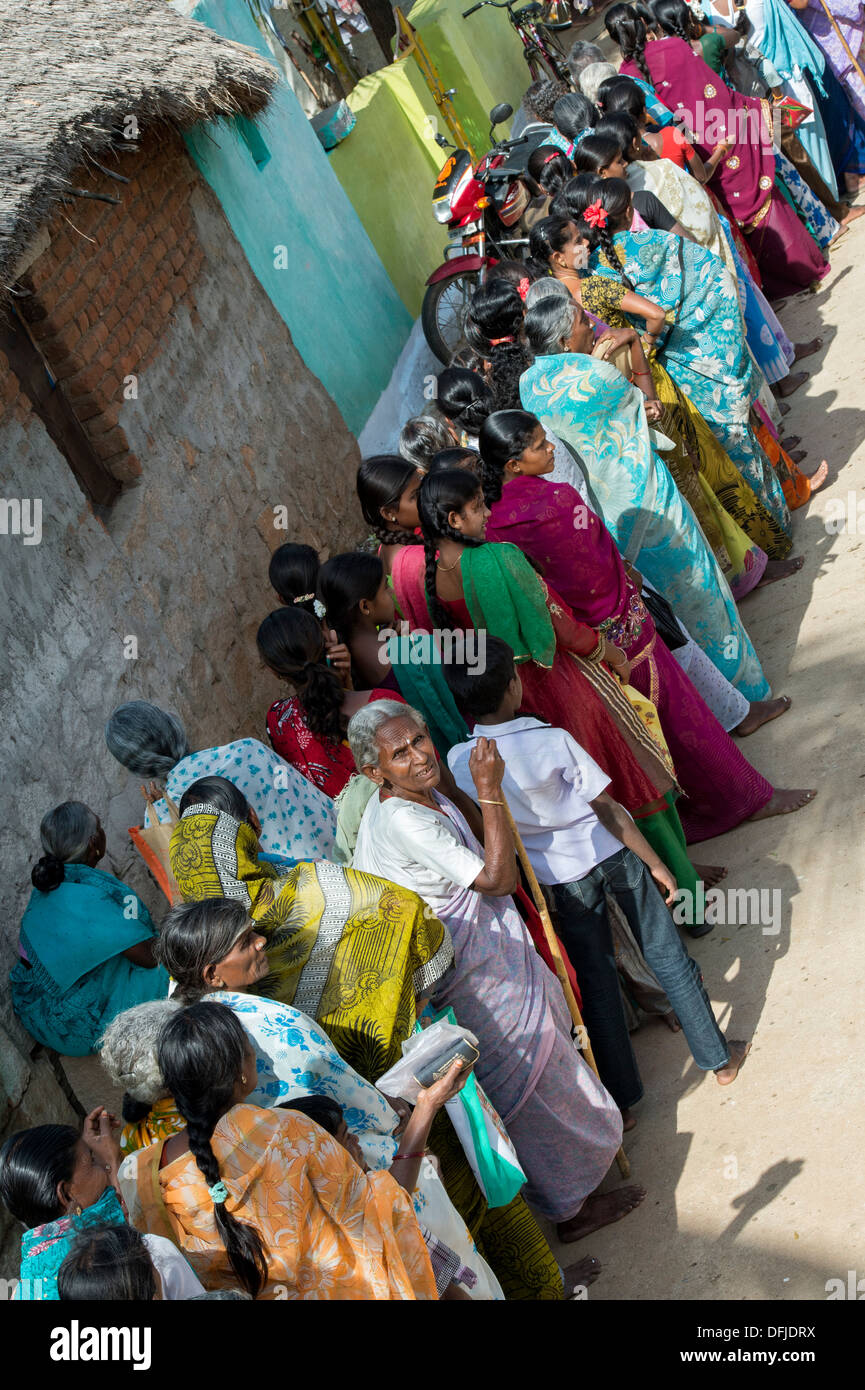India women health clinic hi-res stock photography and images - Alamy