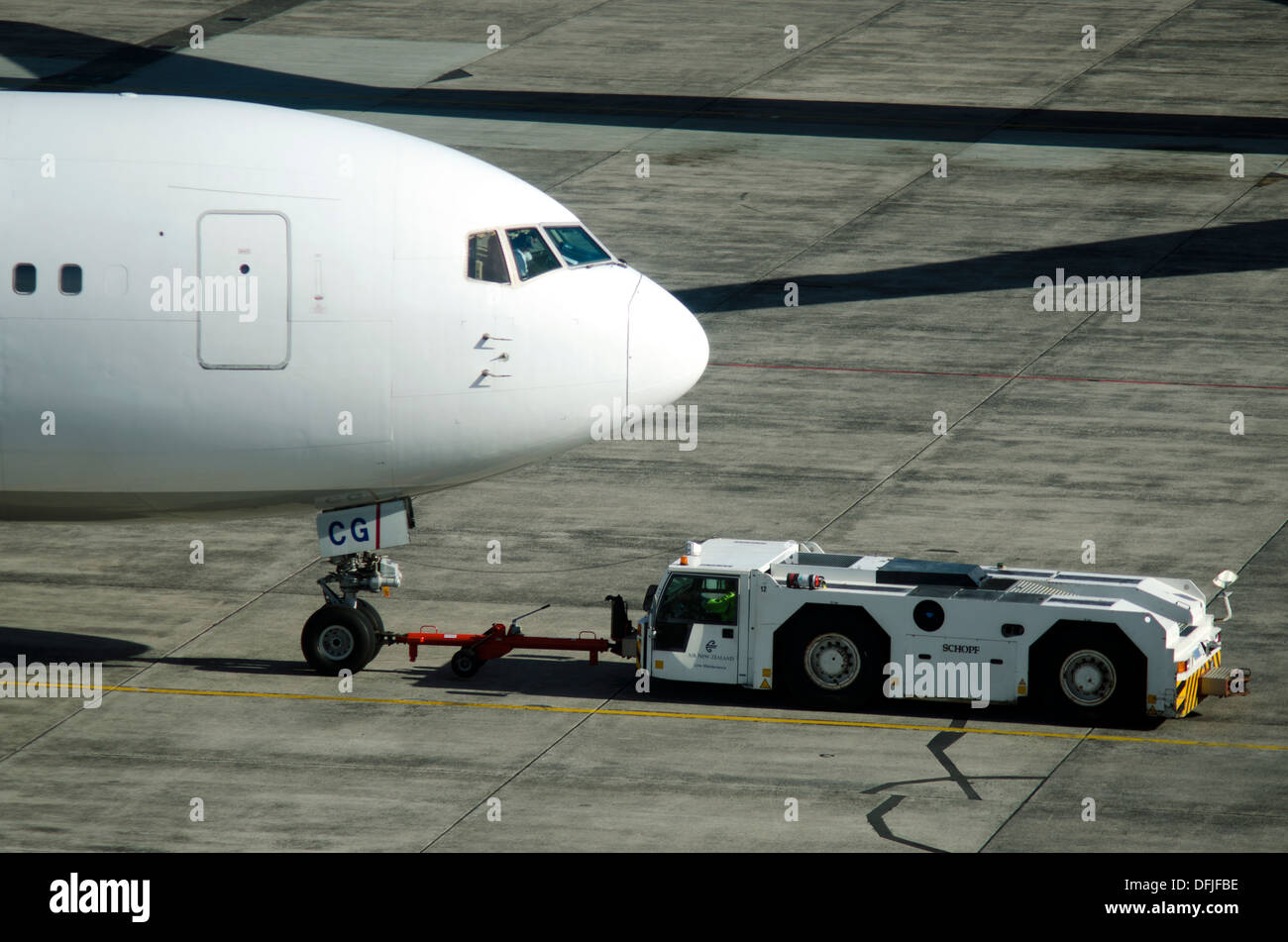 Boeing 777 Cockpit High Resolution Stock Photography and Images - Alamy