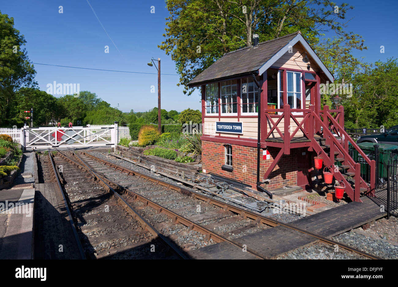 Signal and signal box hi-res stock photography and images - Alamy