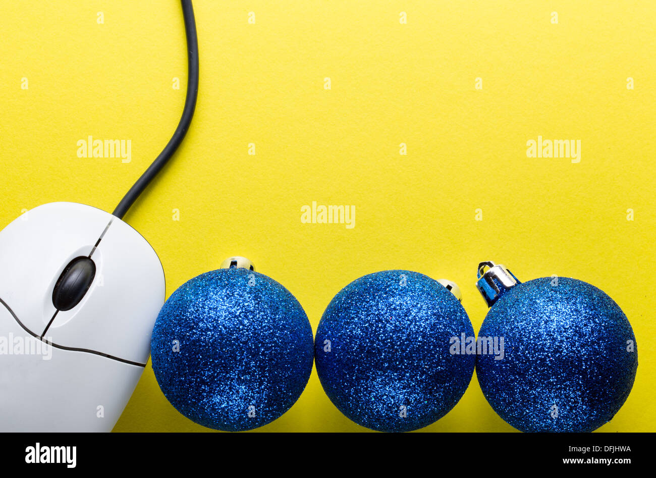 Yellow computer mouse hi-res stock photography and images - Alamy