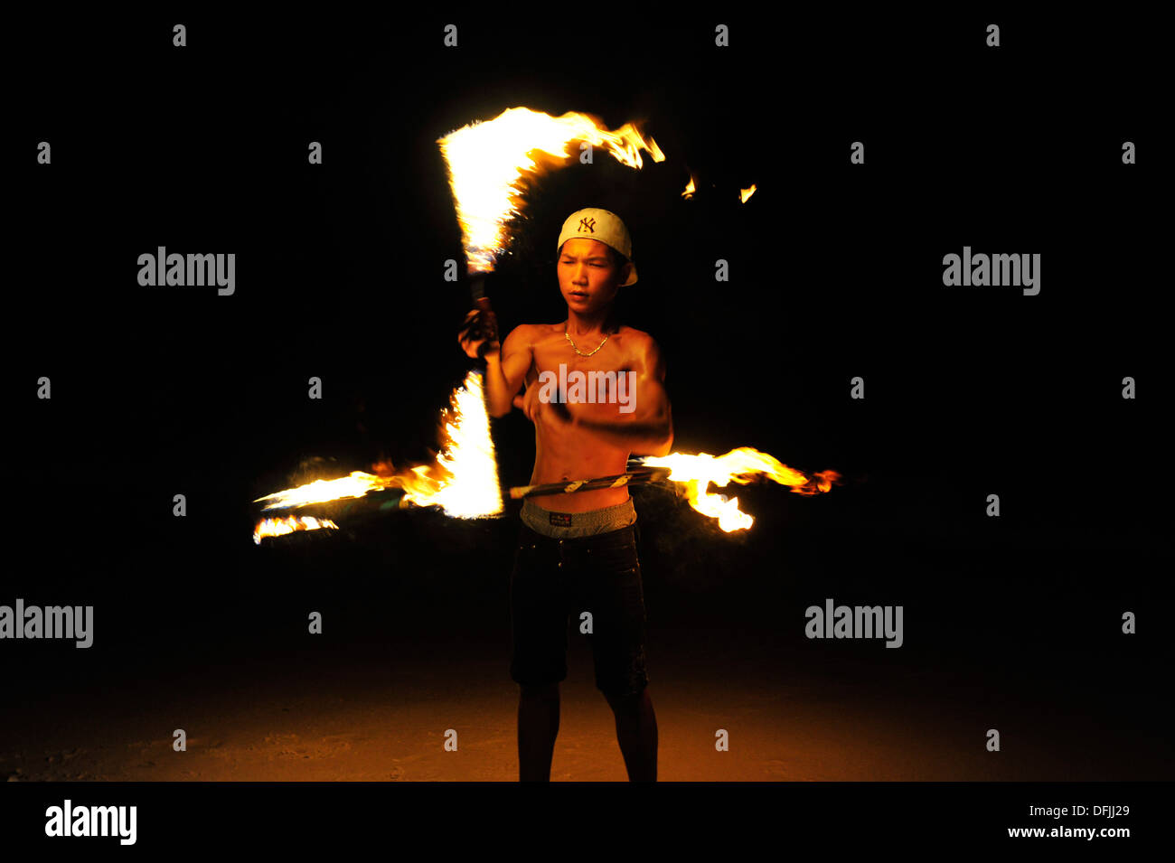 Fire dance show hi-res stock photography and images - Alamy