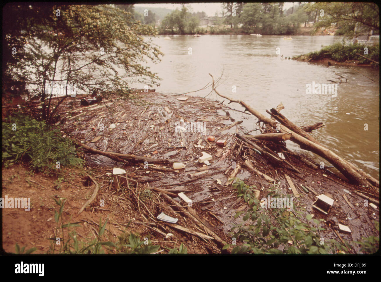The scene along the Chattahoochee River shows garbage and trash ...